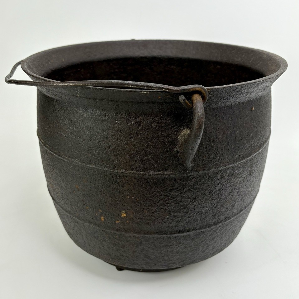 1800s Cast Iron Bean Pot Gypsy Bulging Kettle 3 Leg Cowboy Cauldron ...