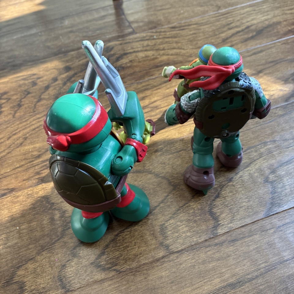 Lot of 4 Teenage Mutant Ninja Turtles Action Figures Diff. Sizes 12/13 ...