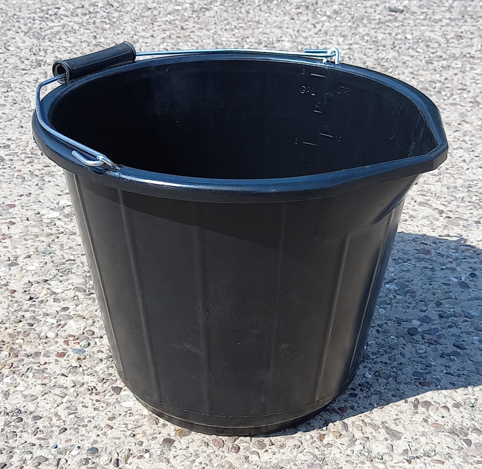 Black Plastic Bucket Heavy Duty Builder Equestrian Industrial Metal ...