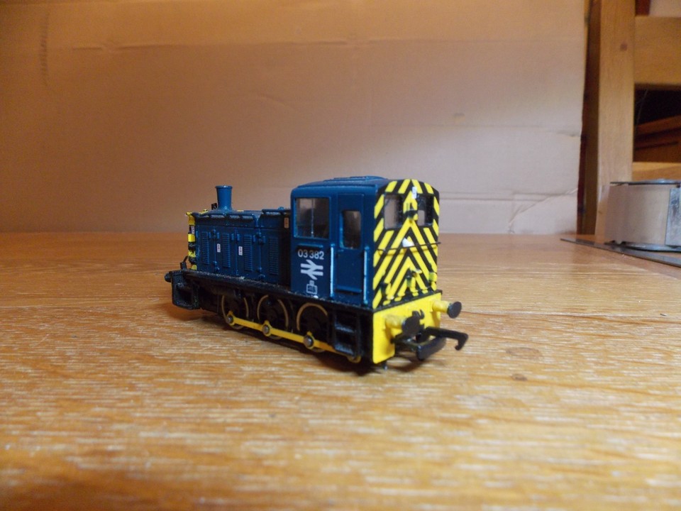 MAINLINE BR CLASS 03 DIESEL SHUNTER LOCO No 03382 in BR Blue Livery. OO ...