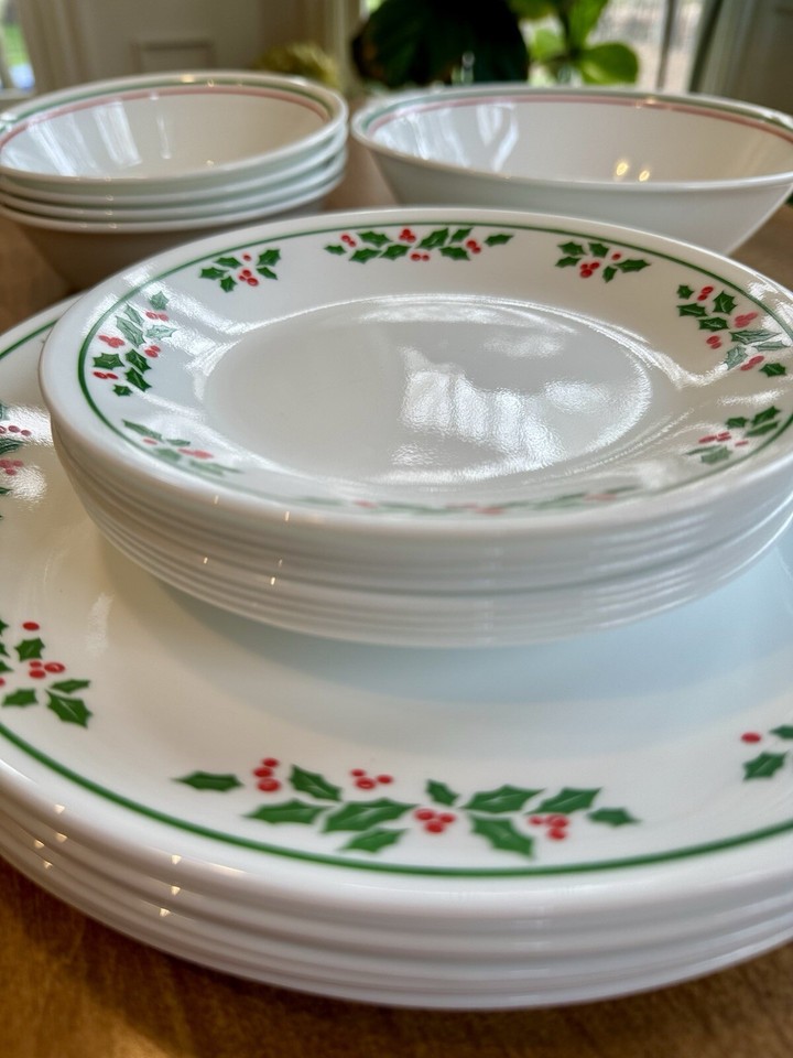Corelle Holly Christmas 22-pc Set (8 Dinner, 8 Bread, 4 Cereal, Veg ...