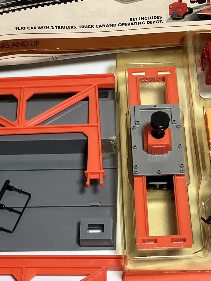 VTG HO TYCO 903 Operating Piggyback Loader & Unloader Depot Train ...