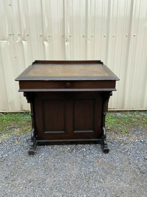 1800-1899 - Desk With Key