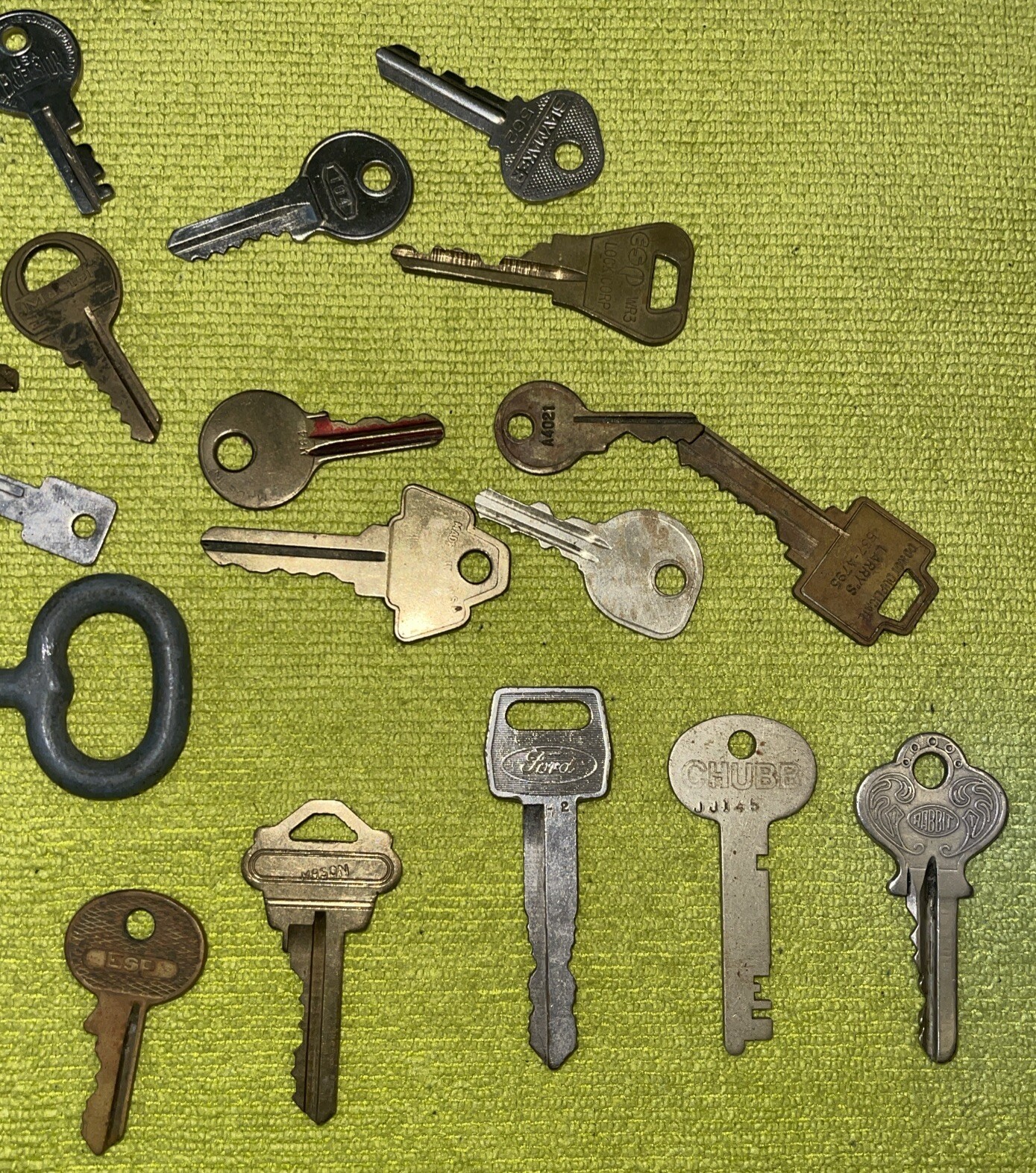 LOT OF 24 PADLOCK/ DOOR KEYS-BEST, ABUS, RABBIT, FORD, CHUBB, 4.5 ...