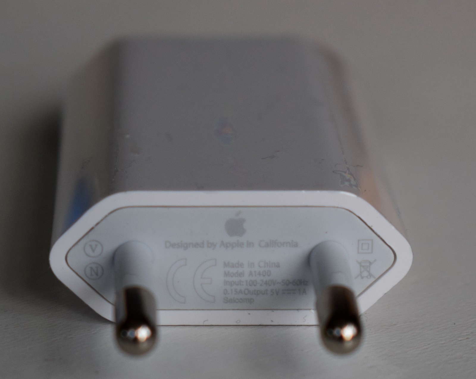 Genuine Original A1400 5W Apple Mains 2-Pin EU Adaptor for iPhone iPad ...