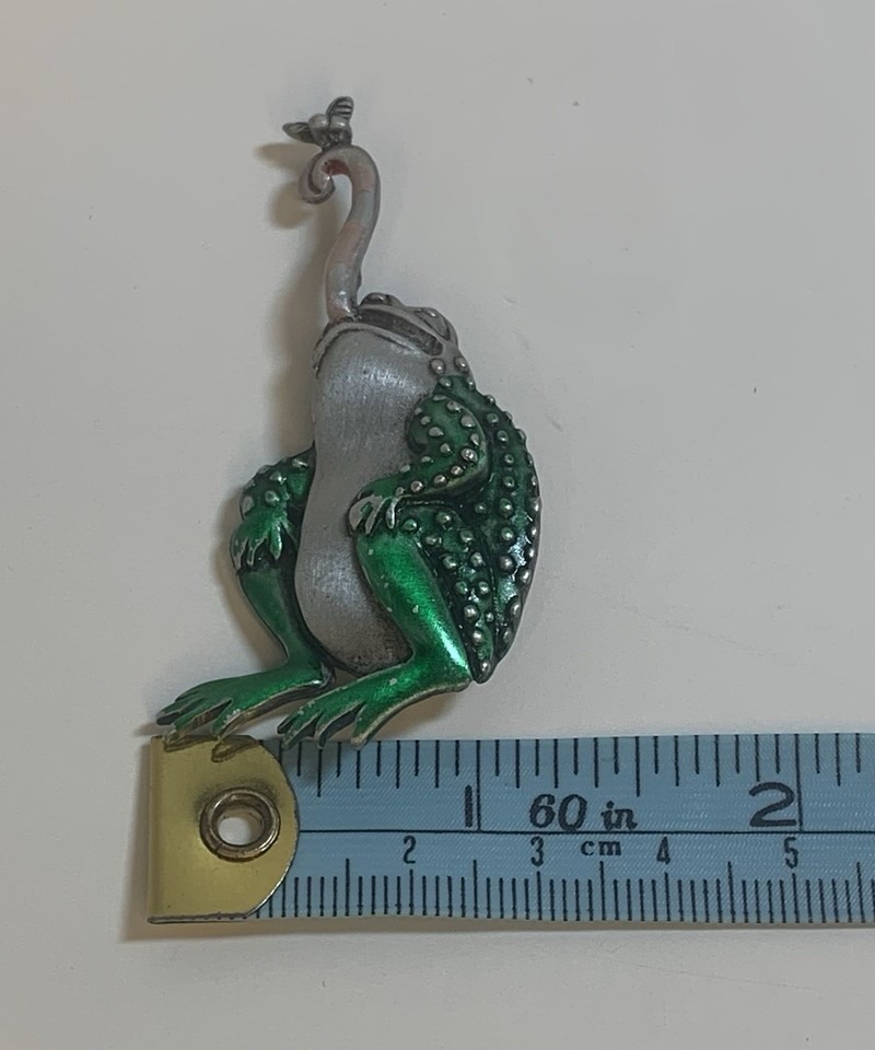JJ Jonette Brooch Pewter Pin Frog Catching Bug Jewelry Green Toad Fly | eBay UK