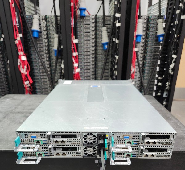 Intel 2U 4-Node 24SFF Cloud/HPC Server 8x Gold 6136 96-Core 3.0GHz ...
