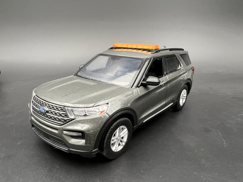 1/24 25 27 LED Ready Code 3 2700 Amber Lightbar Park Work Security Tow ...