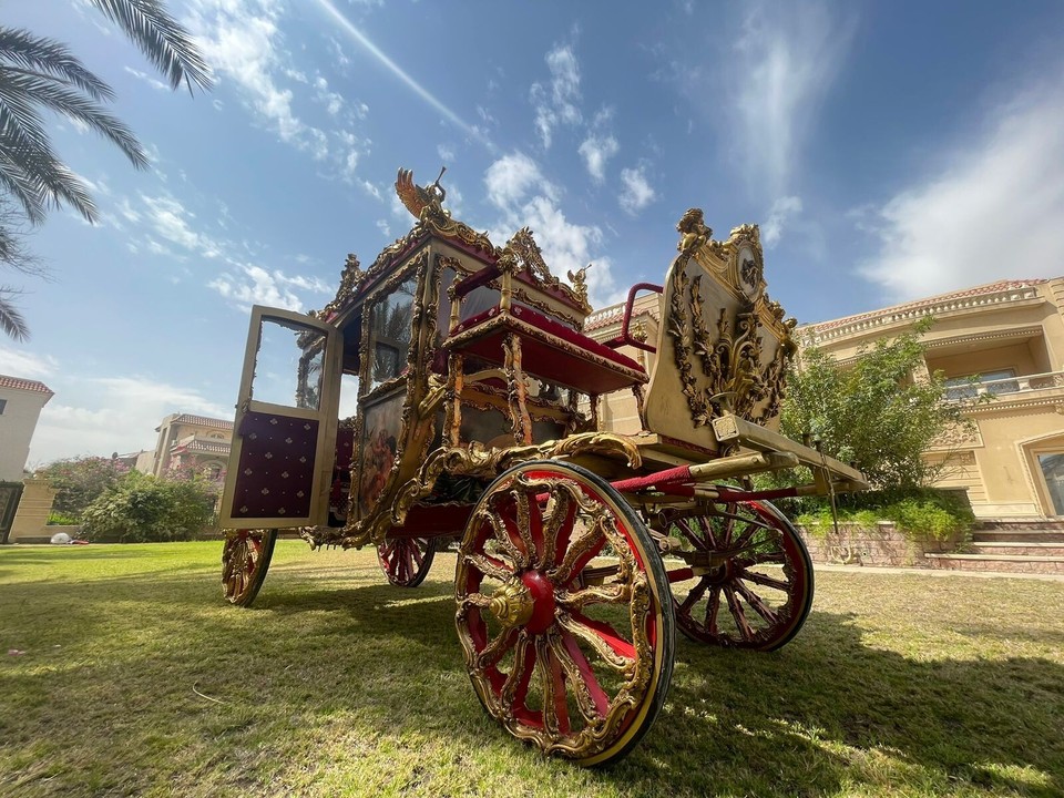 Exquisite Louis XVI Carriage – Baroque & Rococo Masterpiece | Custom ...