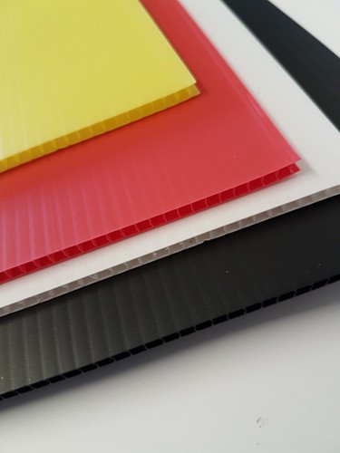 Correx Fluted Outdoor Display Boards. Pack of 4. Select size and colour ...