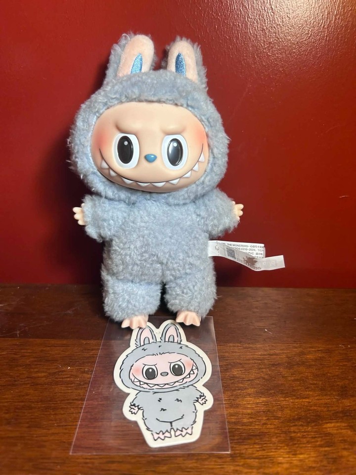 Labubu exciting macaron bundle deal, out of box, only kept on shelves ...