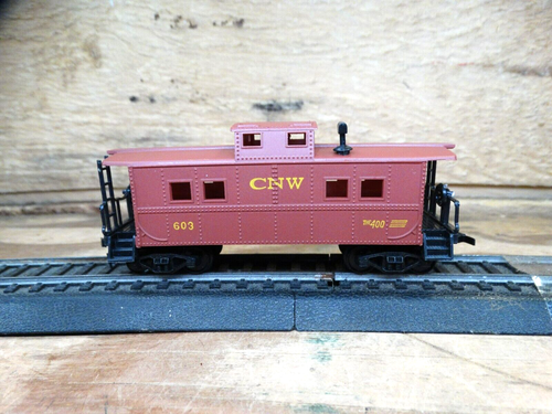 Life Like HO Scale 40' CNW 603 Model Railroad Cupula Caboose ...