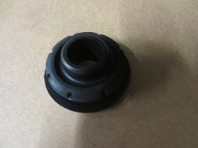 Genuine Land Rover Discovery 4 Radiator Mounting Insulator PDI500012 ...