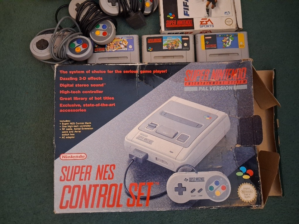 SNES console 4 games 3 controllers PAL boxed Super Nintendo ...