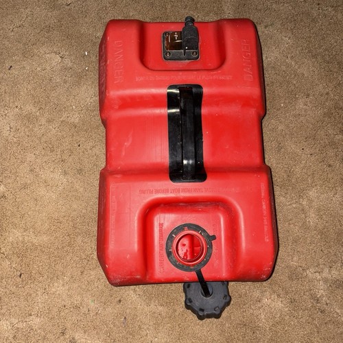 Portable 3 Gallon Boat Fuel Tank - EPA Compliant with Easy Transport ...