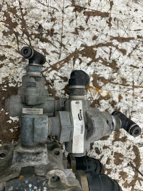 Bendix E6 Foot Brake Valve T-290181-g With Dc4 Check Valves 280809 for ...