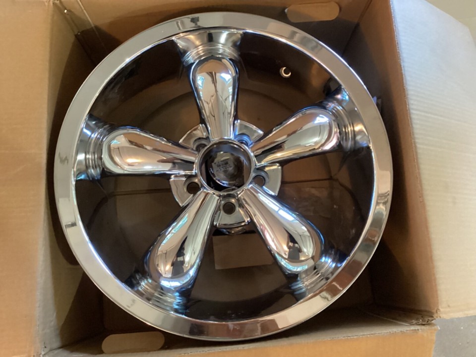 set of four Vision Wheel 18X8.5 Legend 5 chrome rims P/N 75083 142 ...