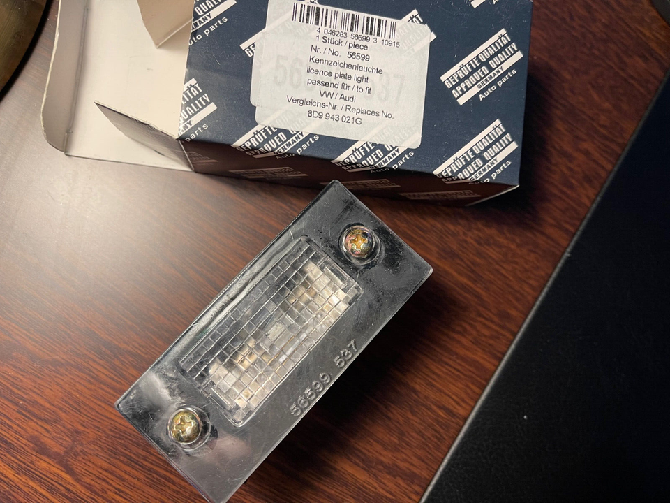 Audi A4 B5 Avant 1995-2001 Licence Plate Light left 8D9943021G, 56599 ...