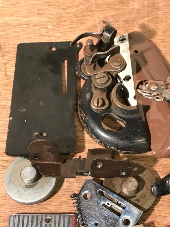 096a Vintage Singer Sewing Machine Parts Plates Covers Screws Job Lot ...