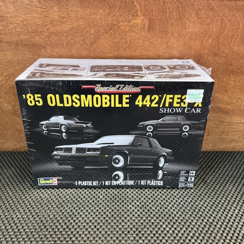Revell 85-4446 1:25 1985 Oldsmobile® 442™/FE3-X Show Car Plastic Model ...