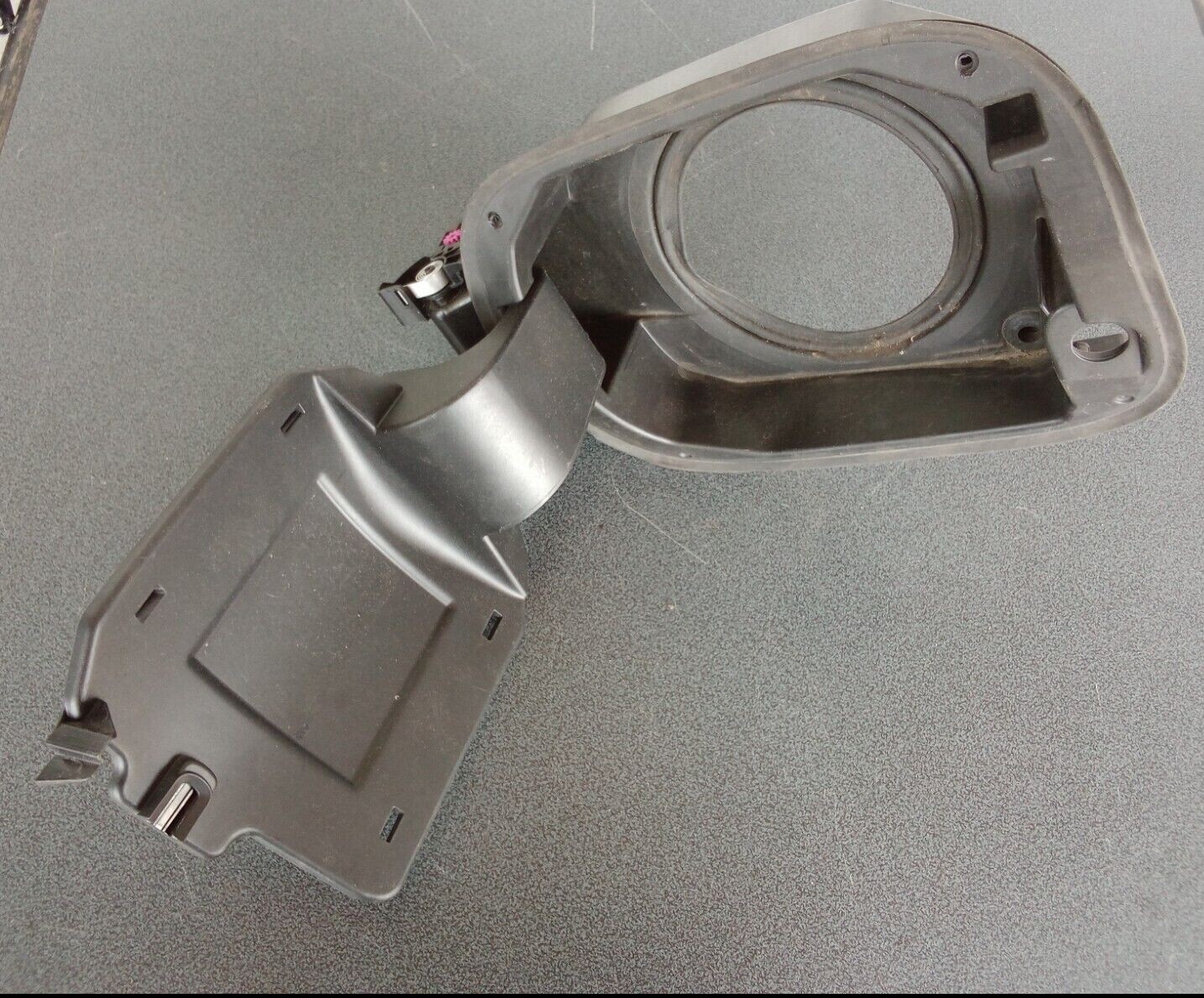 Mercedes V167 GLE Tankdeckel Tankklappe Steckdosenmulde 1676301002 | eBay