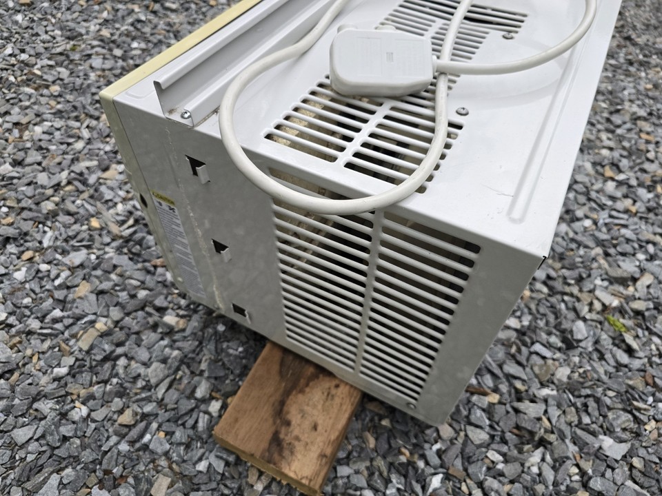 GE 6300 btu Window Air Conditioner Model AEM06LP | eBay