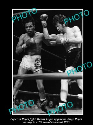 OLD 8x6 HISTORIC PHOTO OF BOXER DANNY LOPEZ DEFEAT OF JORGE REYES c1975 ...