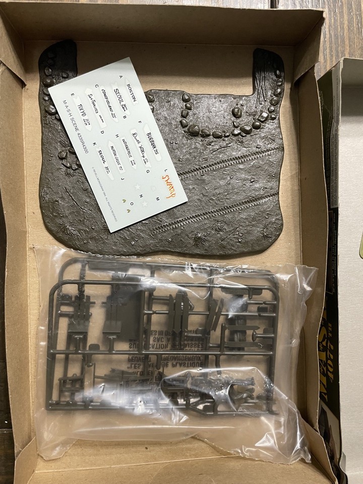 Revell Model Mash 4077th Swamp Scene Kit Include Tent Scene - Jeep is ...