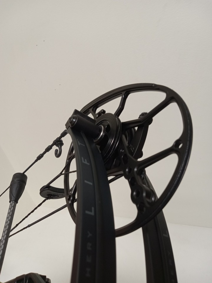 Mathews Lift 29.5 Archery Compound Bow Hunting RH 50 60# 28" black | eBay