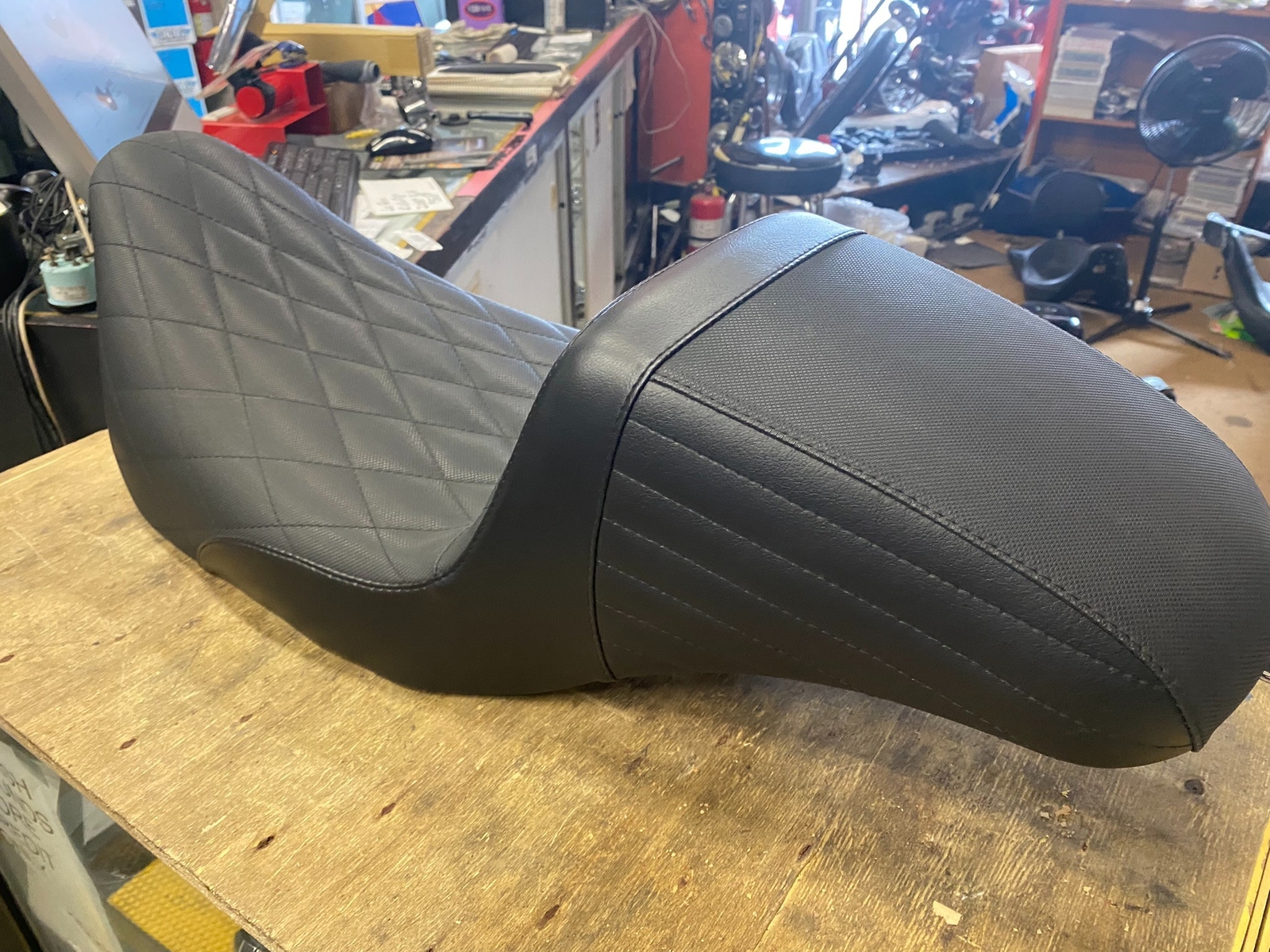 Le Pera Kick Flip Seat Harley Bagger FLH Glide 2008^ USA Step Street ...