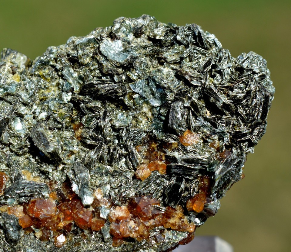 Granato Grossularia Var. Hessonite & Clinochlore 41 Grammi - Diakon ...