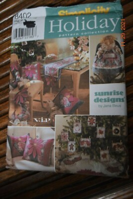 Simplicity 8402 Ornaments Tree Skirt and Topper Stockings Pillow ...
