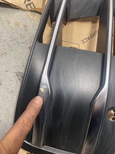 Genuine Fog Light Grill for AUDI Q7 16- With Parking Sensor Hole ...