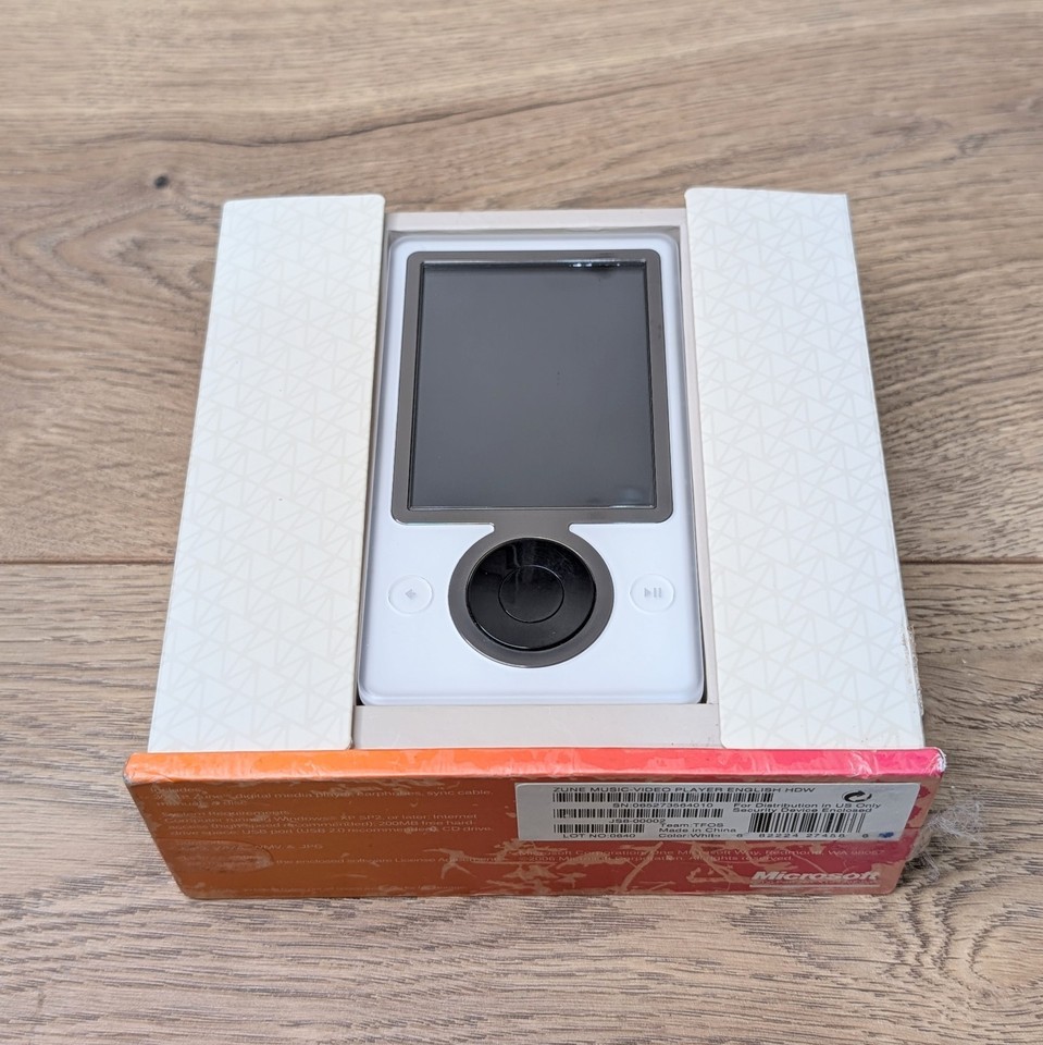 Microsoft Zune 30GB MP3 Digital Media Player Original White 2000+ Songs ...