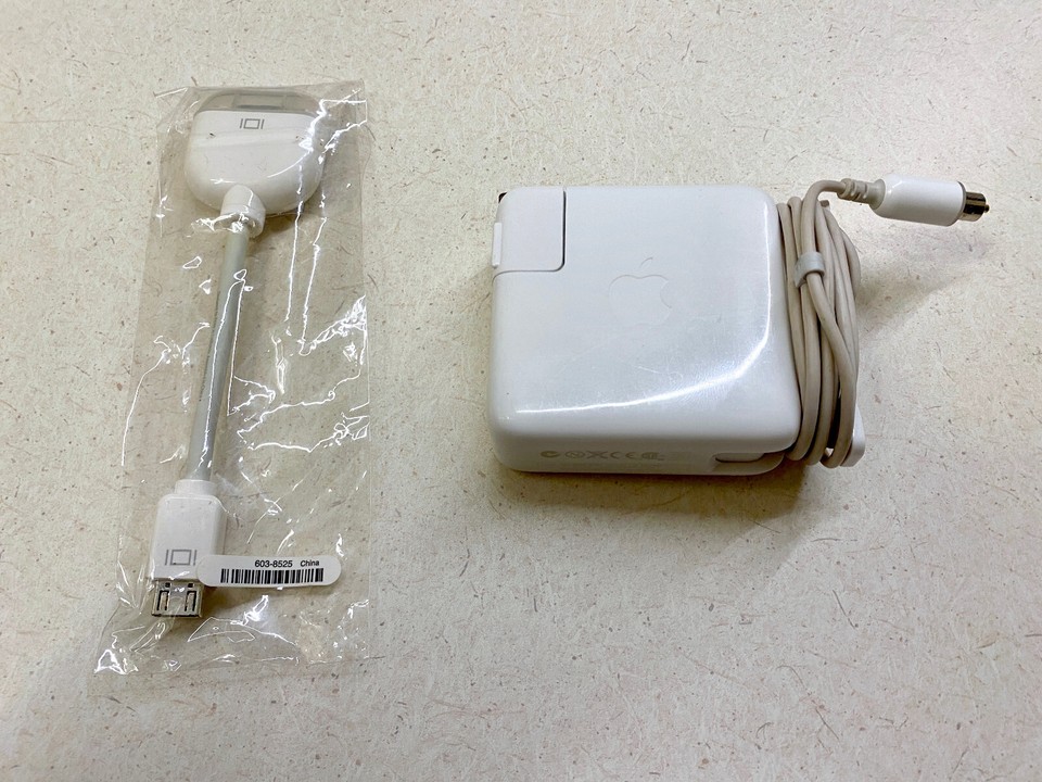 Apple iBook G4, 12-inch (Early 2004,) 256MB RAM, 30GB HDD, MacOS Tiger ...