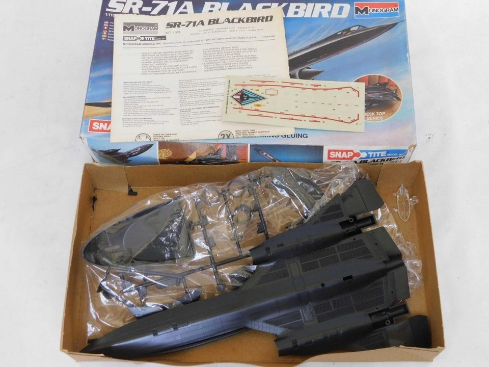 1/110 Monogram Revell Snaptite SR-71A Blackbird Spy Plane JET Plastic ...