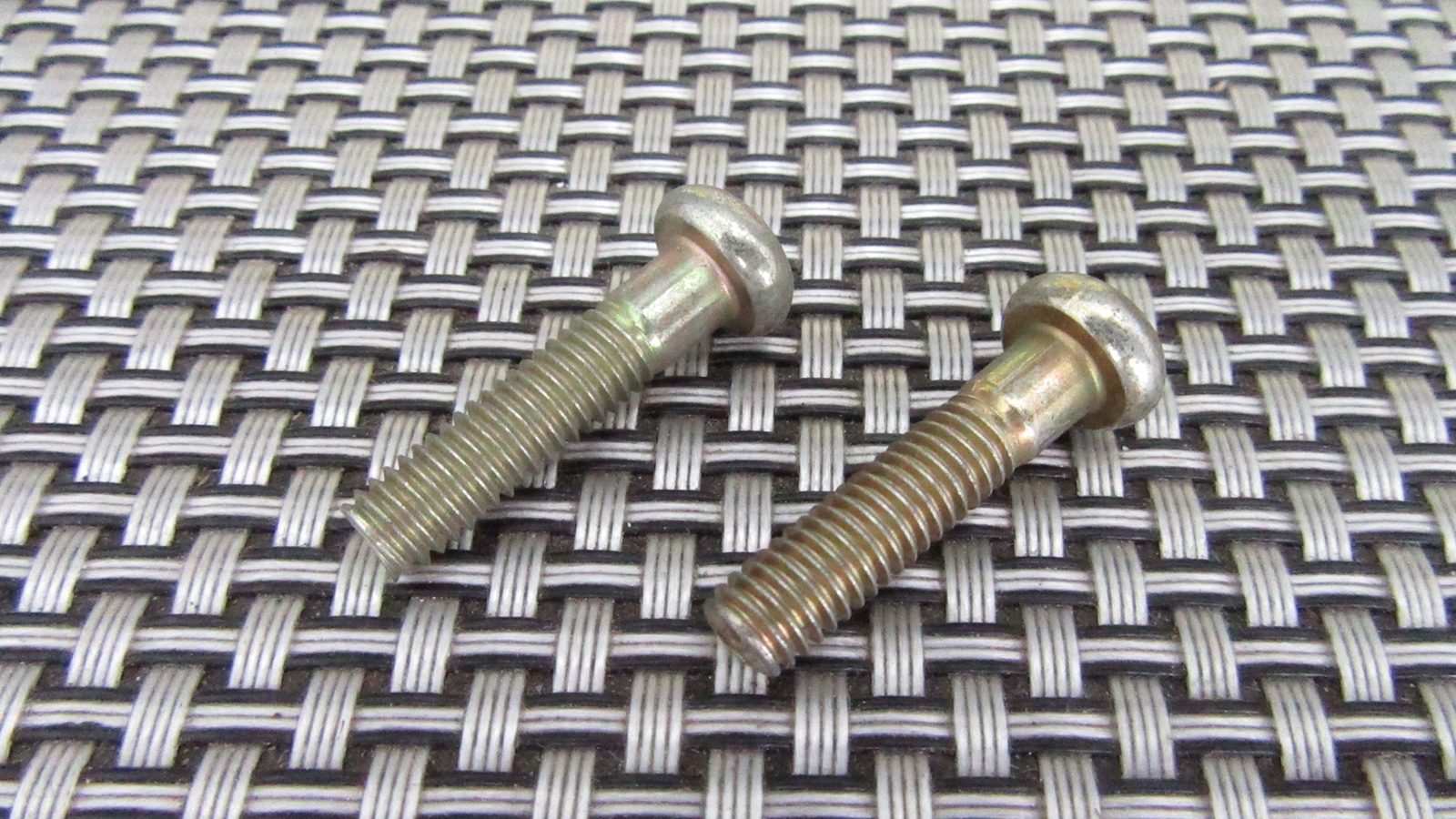 0706333900 COPPIA VITI PER RENAULT R4 - R5 - R6 - RODEO - R16 - R20 ...