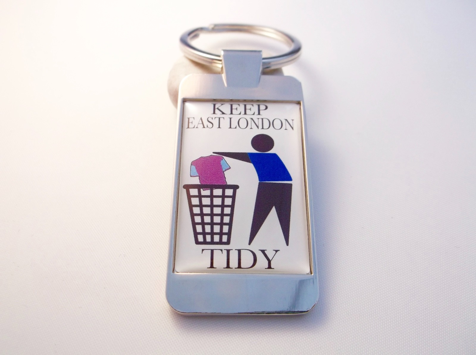 MILLWALL SUPPORTERS KEEP YOUR AREA TIDY BADGE KEYRING KEY FOB KEYFOB ...