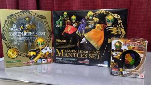 Modellino Kamen Rider Beast & Mantle Set con accessori, completo, usato ...