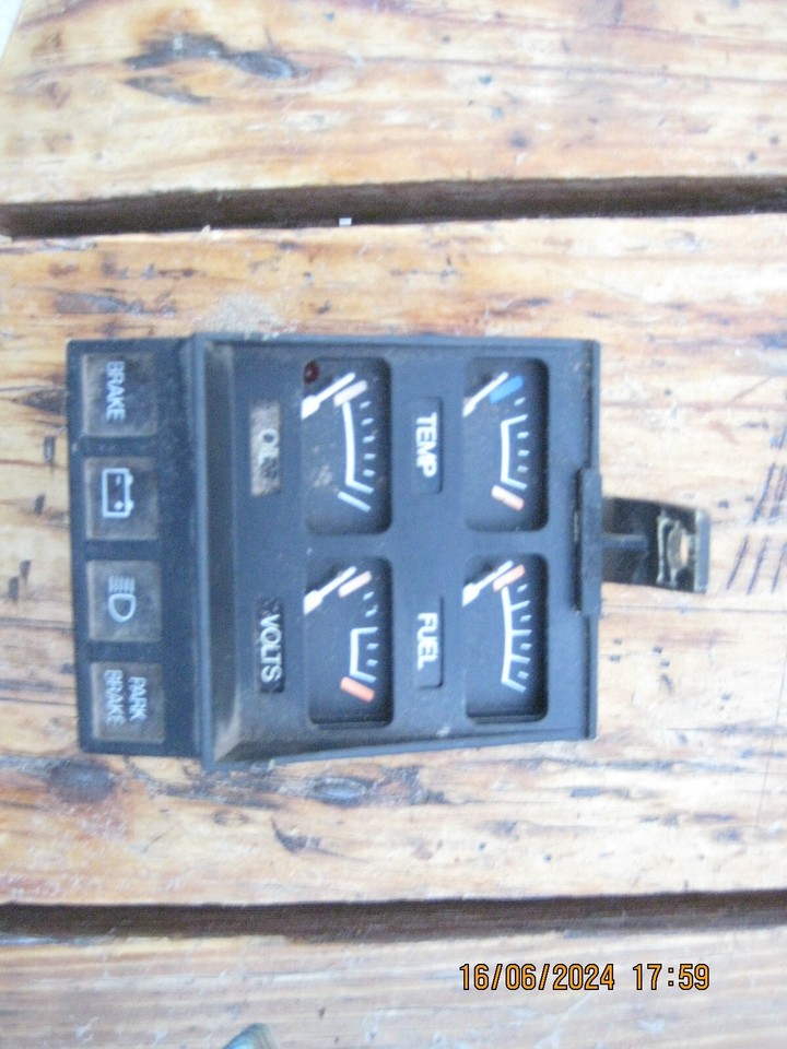 Holden WB Statesman Centre Dash Gauges Warning Lights - READ ...