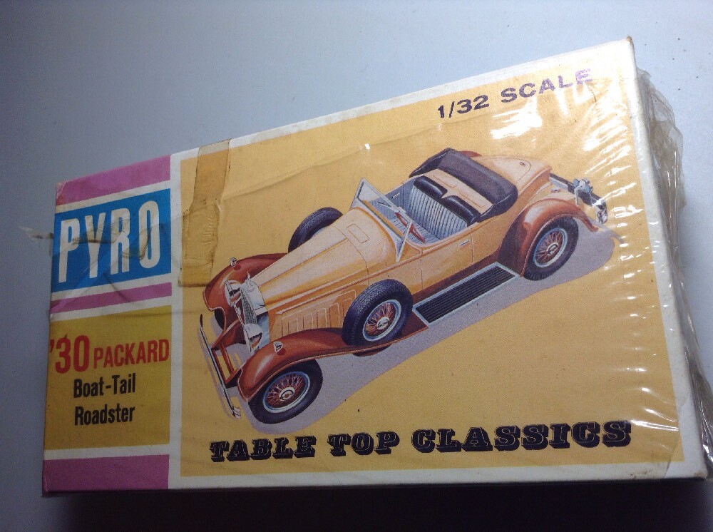 Pyro USA PACKARD BOAT-TAIL ROADSTER`30 Table Top Serie Model Car Kit ...