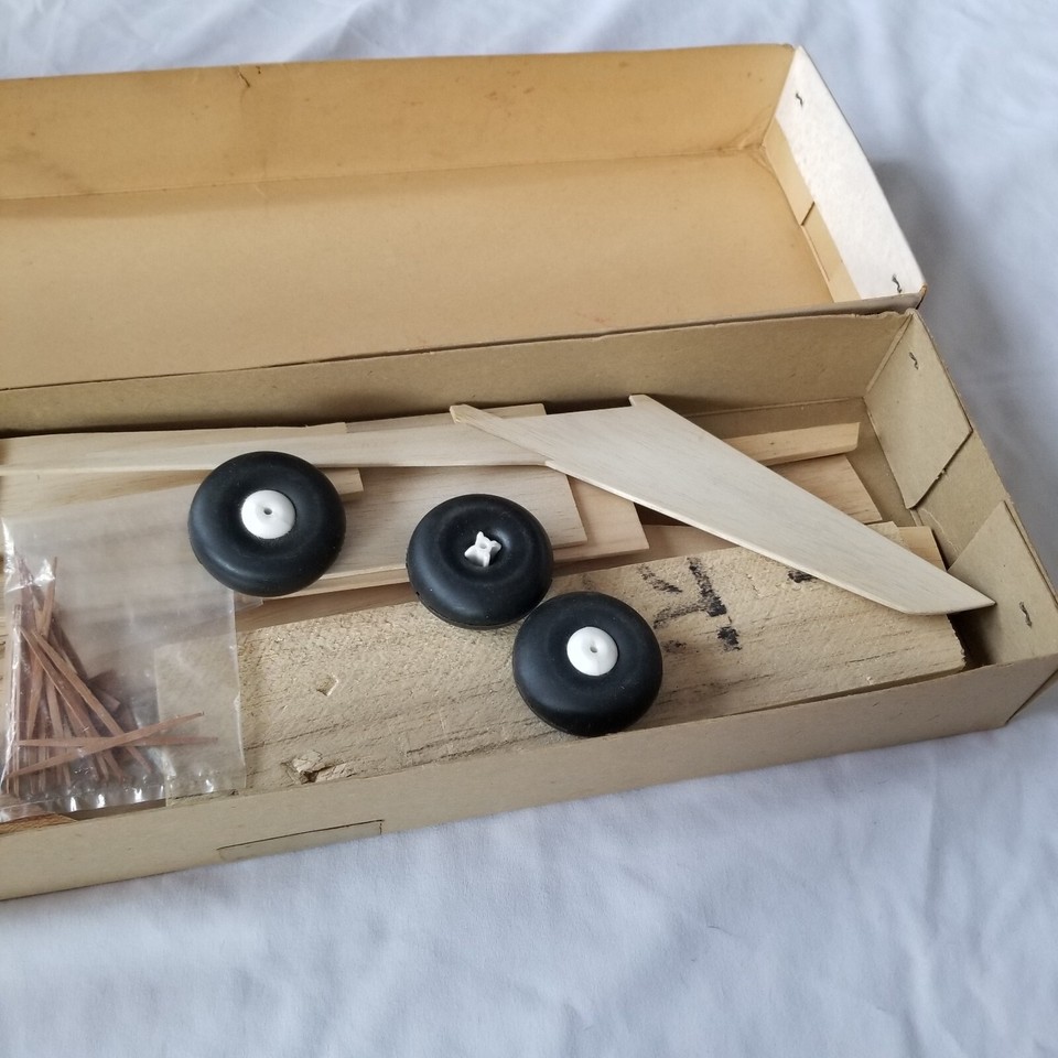 Airsail Aeroform Kitset Apollo Balsa R/C Model Airplane Kit Incomplete ...