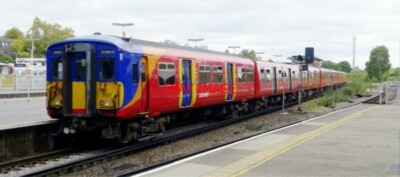 PHOTO SOUTH WESTERN RAILWAY 455 CLASS EMU 455707 ARRIVING AT WIMBLEDON ...