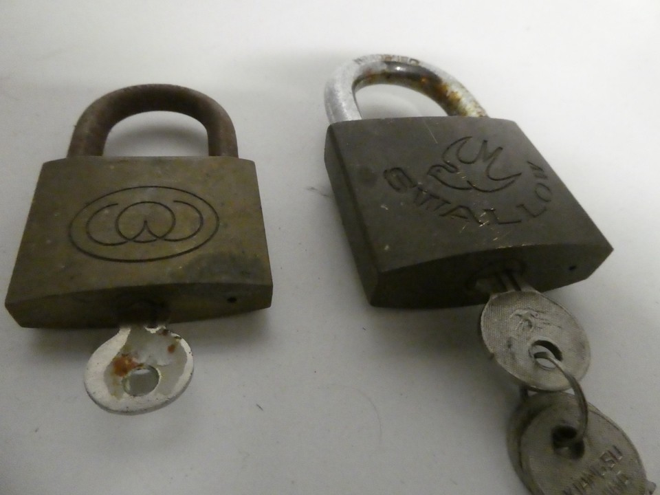 2 VINTAGE BRASS METAL PADLOCKS LOCK CHINA 160 SWALLOW PLUS OTHER LOCK ...