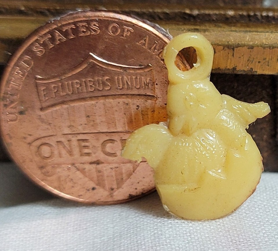 Vintage Celluloid BABY CHICK CHICKEN HATCHING FROM EGG charm prize ...