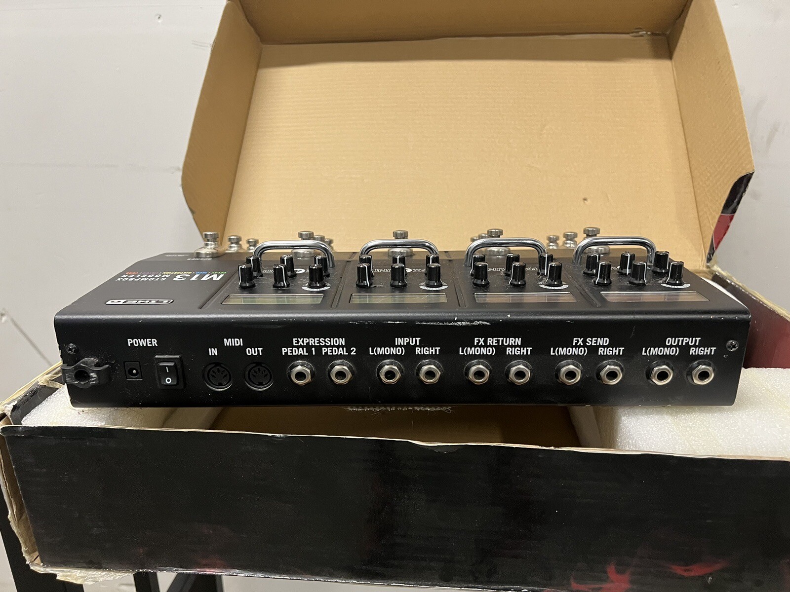 Line 6 M13 Stompbox Modeler Guitar Processor Pedal 75+ Effects Orig ...