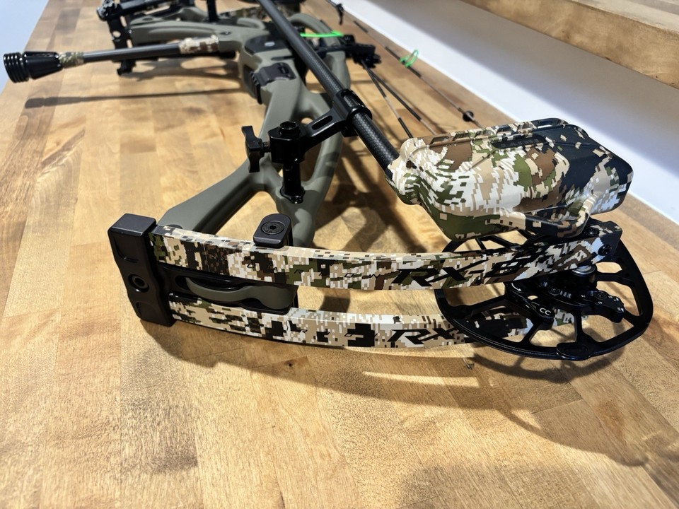 Hoyt Carbon RX-8 Wilderness/Subalpine Bow with IMX2 Rest, Stabilizers ...