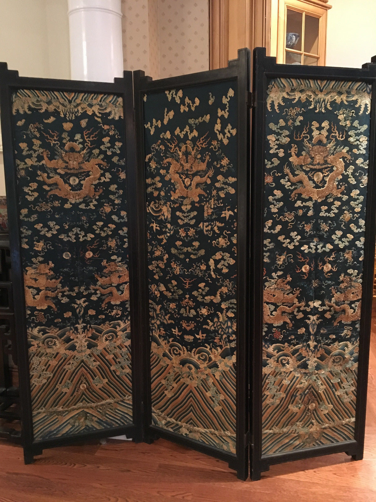 A Rare and Large Qing Dynasty Embroidered Silk Dragon Three-panel Room ...