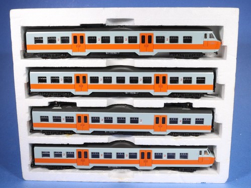 Lima Golden Series HO Scale Commuter Train Set /Engine & 3 Passengers ...