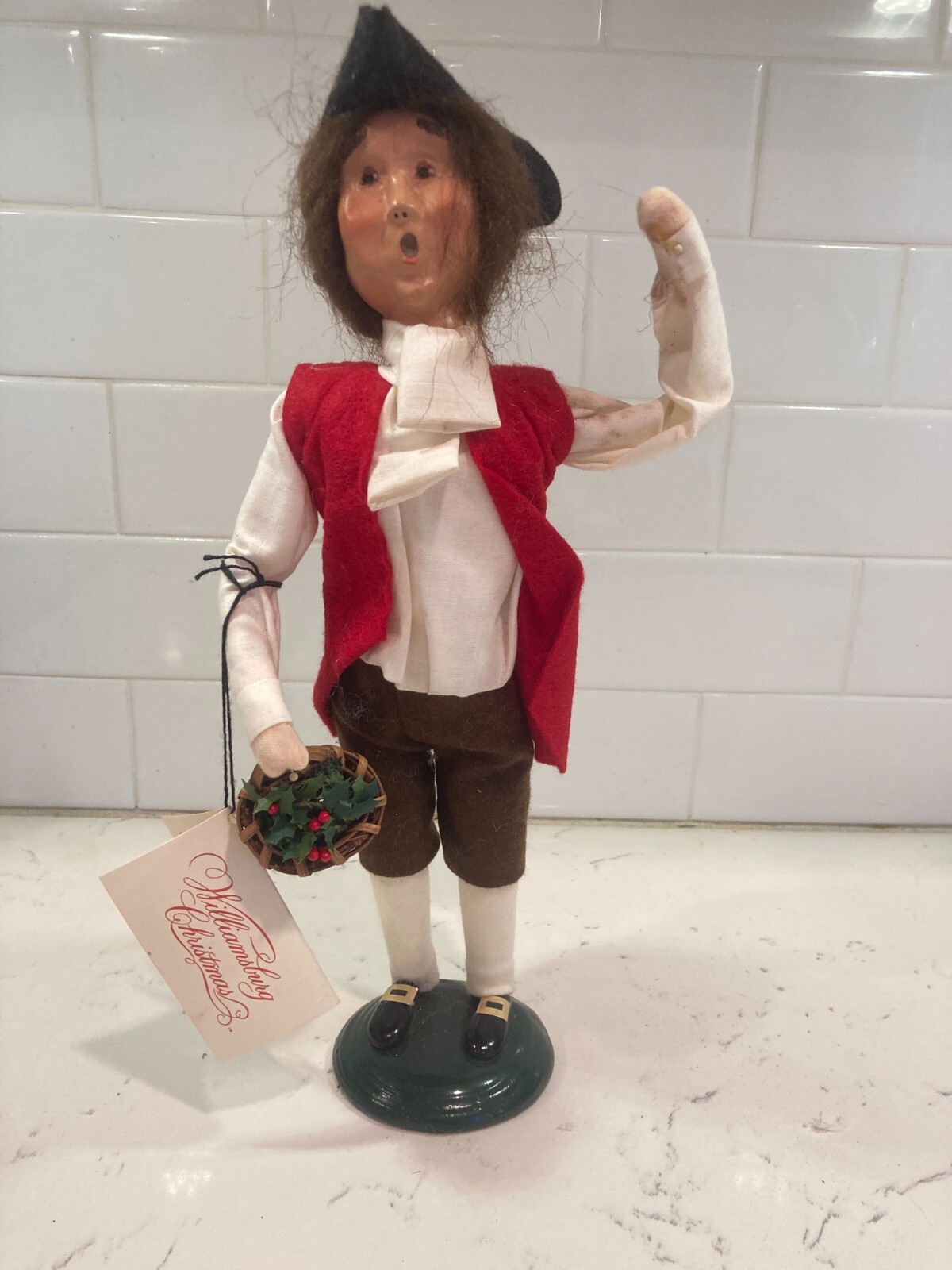 Byers' Choice Carolers - Williamsburg Collection Man with Basket of ...